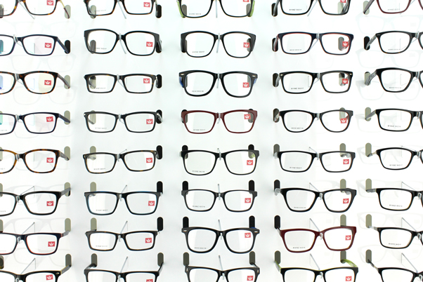 ME164 – Expositor de parede para 143 óculos | Mazzeo Expositores para ...